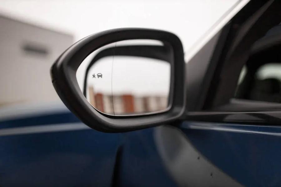 Blue Opel Insignia 2020 in Jelgava, with an engine capacity of 1.50 L and mileage of 179 thousand km for 15950 €, photo 20 on AUTOMOTO.COM.LV
