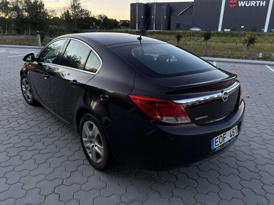 Brūns Opel Insignia 2011 Viļņa, ar dzinēja tilpumu 1.80 L un nobraukumu 136 tūkst. km par 2200 €, foto 24 vietnē AUTOMOTO.COM.LV