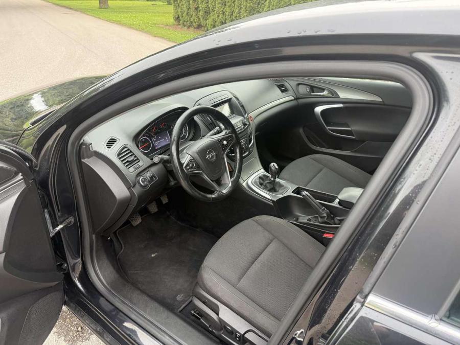 Brown Opel Insignia 2014 in Ukmerge, with an engine capacity of 1.60 L and mileage of 221 thousand km for 4600 €, photo 7 on AUTOMOTO.COM.LV