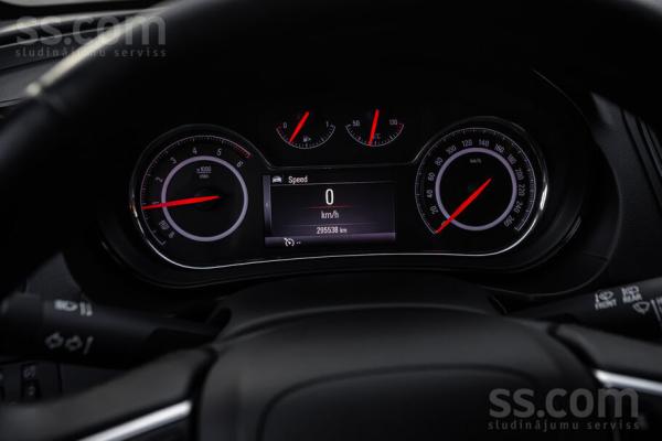 Brown Opel Insignia 2015 in Jelgava, with an engine capacity of 2.00 L and mileage of 0 thousand km for 5990 €, photo 8 on AUTOMOTO.COM.LV