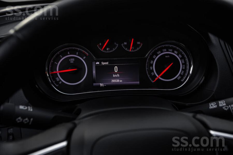 Brown Opel Insignia 2015 in Jelgava, with an engine capacity of 2.00 L and mileage of 0 thousand km for 5990 €, photo 9 on AUTOMOTO.COM.LV