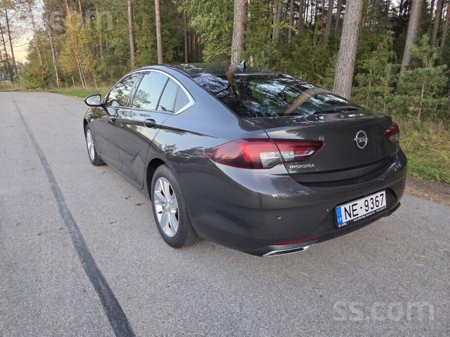 Brown Opel Insignia 2022 in Riga, with an engine capacity of 2.00 L and mileage of 115 thousand km for 15500 €, photo 3 on AUTOMOTO.COM.LV