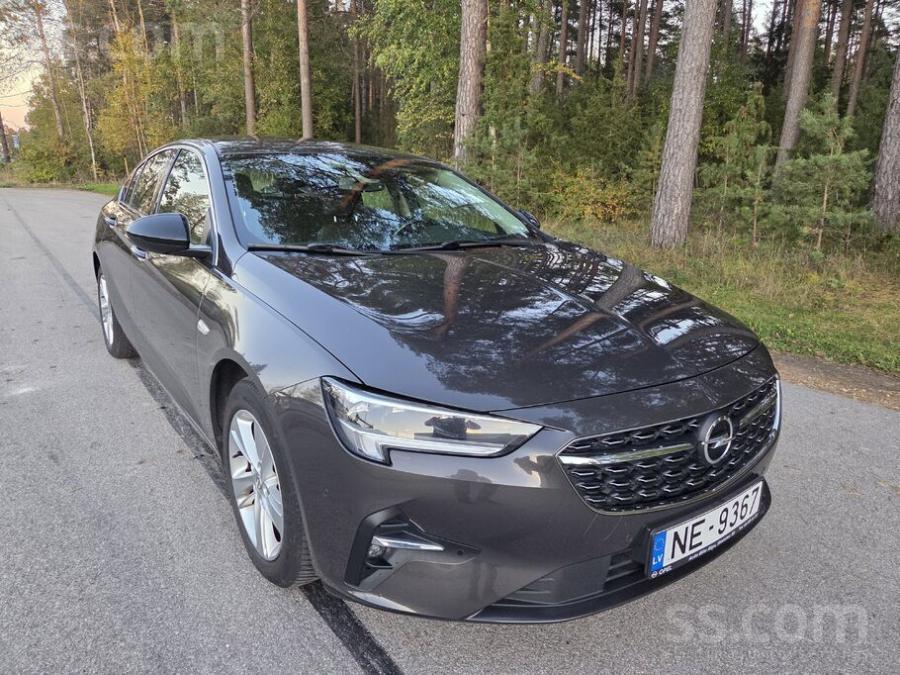 Brown Opel Insignia 2022 in Riga, with an engine capacity of 2.00 L and mileage of 115 thousand km for 15500 €, photo 5 on AUTOMOTO.COM.LV