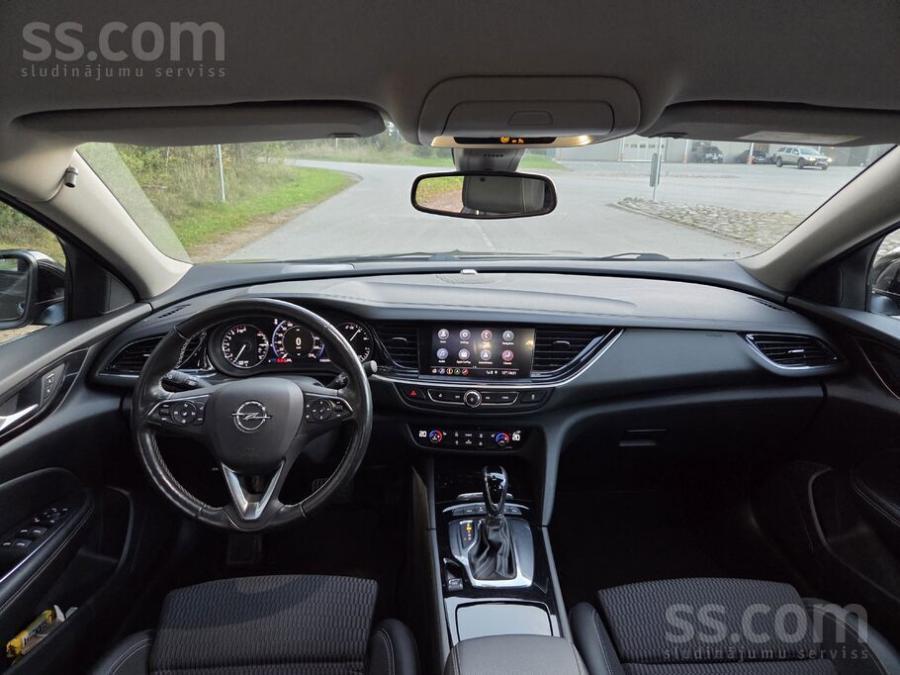 Brown Opel Insignia 2022 in Riga, with an engine capacity of 2.00 L and mileage of 115 thousand km for 15500 €, photo 8 on AUTOMOTO.COM.LV