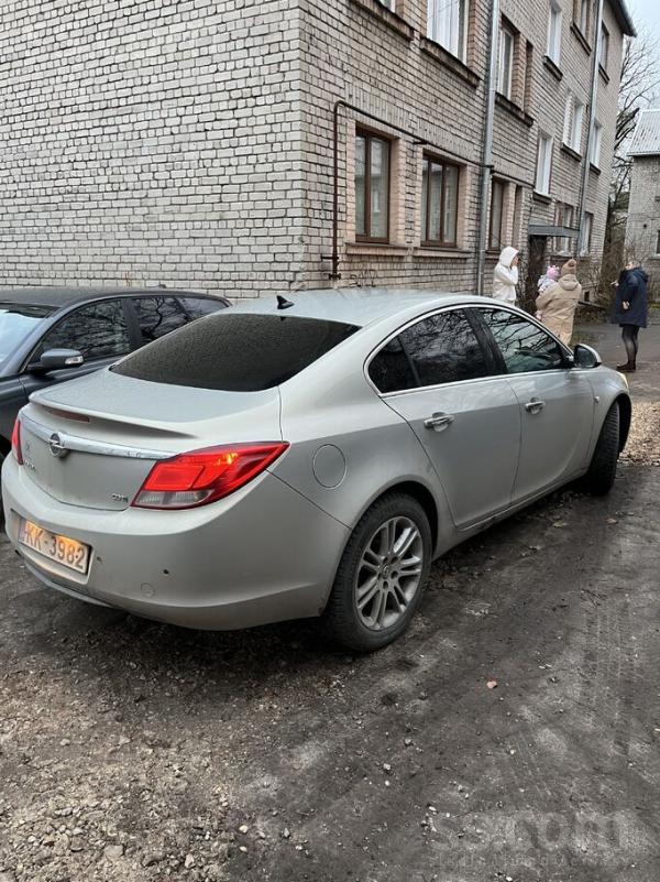 Brown Opel Insignia 2009 in Riga, with an engine capacity of 2.00 L and mileage of 298 thousand km for 3000 €, photo 4 on AUTOMOTO.COM.LV