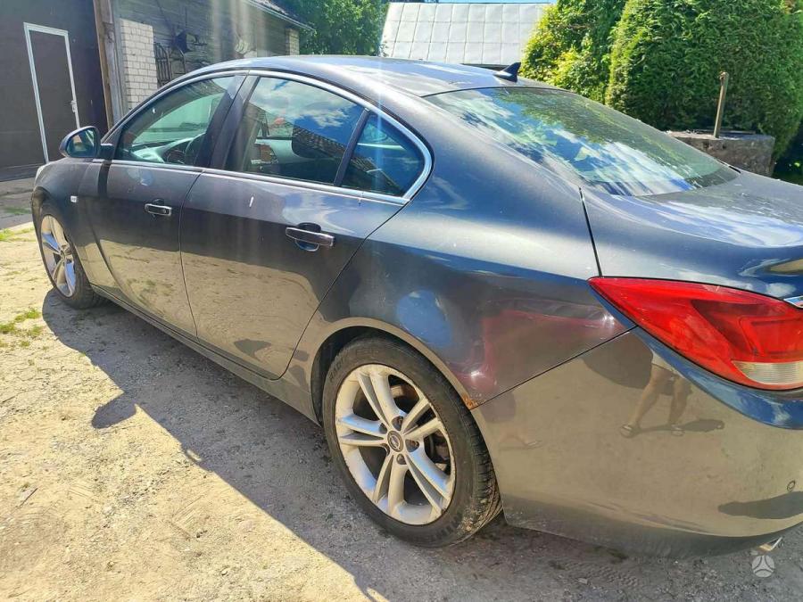 Brown Opel Insignia 2009 in Prienai, with an engine capacity of 1.96 L and mileage of 365 thousand km for 1200 €, photo 3 on AUTOMOTO.COM.LV
