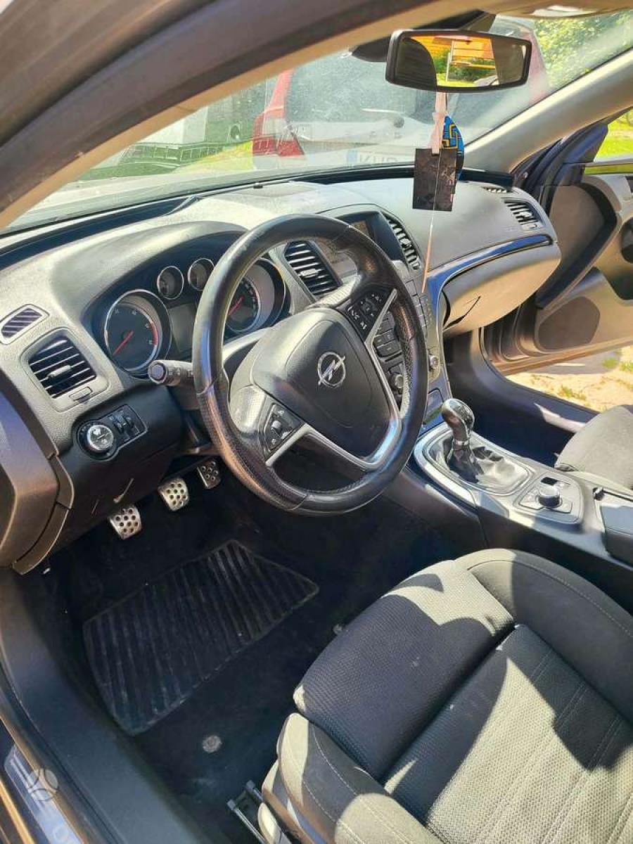 Brown Opel Insignia 2009 in Prienai, with an engine capacity of 1.96 L and mileage of 365 thousand km for 1200 €, photo 7 on AUTOMOTO.COM.LV