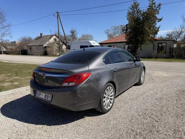 Brown Opel Insignia 2009 in Ventspils, with an engine capacity of 2.00 L and mileage of 199 thousand km for 2990 €, photo 4 on AUTOMOTO.COM.LV