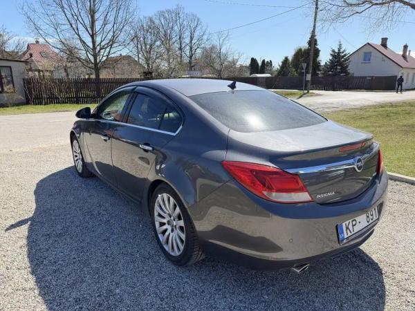 Brown Opel Insignia 2009 in Ventspils, with an engine capacity of 2.00 L and mileage of 199 thousand km for 2990 €, photo 6 on AUTOMOTO.COM.LV