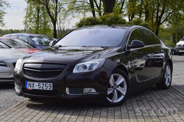 Brown Opel Insignia 2011 in Tukums, with an engine capacity of 2.00 L and mileage of 211 thousand km for 7800 €, photo 1 on AUTOMOTO.COM.LV