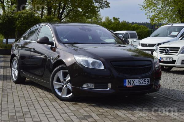 Brown Opel Insignia 2011 in Tukums, with an engine capacity of 2.00 L and mileage of 211 thousand km for 7800 €, photo 2 on AUTOMOTO.COM.LV