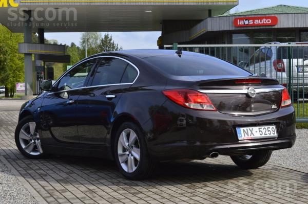 Brown Opel Insignia 2011 in Tukums, with an engine capacity of 2.00 L and mileage of 211 thousand km for 7800 €, photo 3 on AUTOMOTO.COM.LV