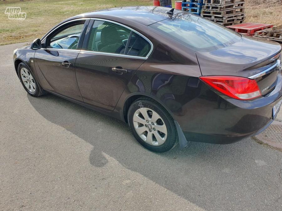 Brown Opel Insignia 2011 in Siauliai, with an engine capacity of 1.80 L and mileage of 290 thousand km for 2400 €, photo 6 on AUTOMOTO.COM.LV