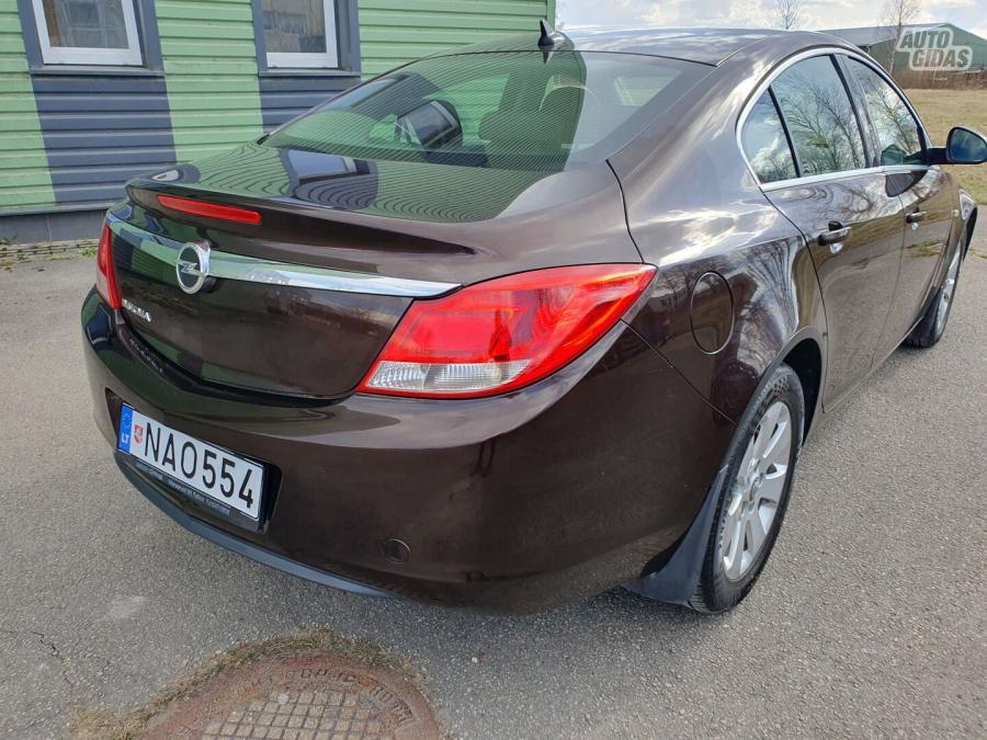 Brown Opel Insignia 2011 in Siauliai, with an engine capacity of 1.80 L and mileage of 290 thousand km for 2400 €, photo 9 on AUTOMOTO.COM.LV