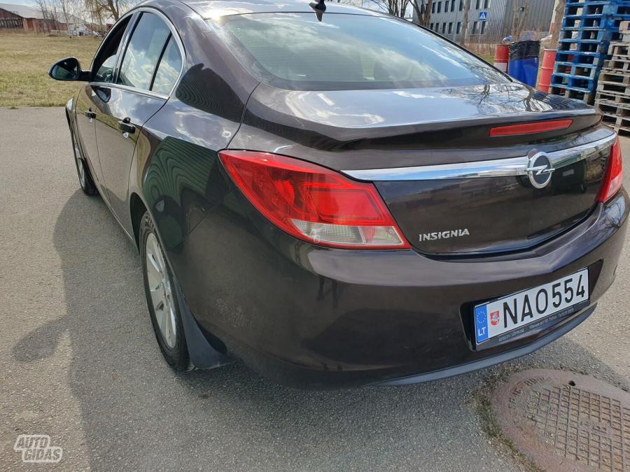 Brown Opel Insignia 2011 in Siauliai, with an engine capacity of 1.80 L and mileage of 290 thousand km for 2400 €, photo 10 on AUTOMOTO.COM.LV