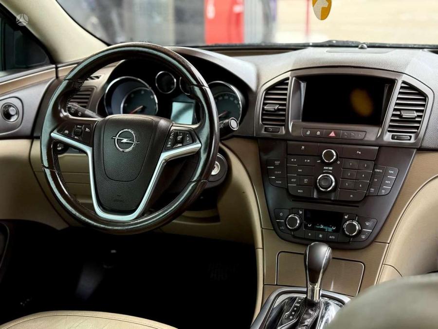 Brown Opel Insignia 2012 in Kaunas, with an engine capacity of 2.00 L and mileage of 293 thousand km for 4000 €, photo 10 on AUTOMOTO.COM.LV