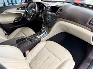 Brown Opel Insignia 2012 in Kaunas, with an engine capacity of 2.00 L and mileage of 293 thousand km for 4000 €, photo 12 on AUTOMOTO.COM.LV
