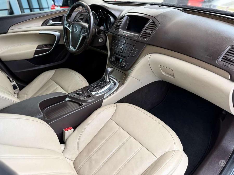 Brown Opel Insignia 2012 in Kaunas, with an engine capacity of 2.00 L and mileage of 293 thousand km for 4000 €, photo 12 on AUTOMOTO.COM.LV