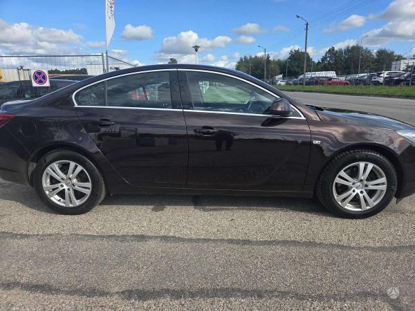 Brown Opel Insignia 2012 in Marijampole, with an engine capacity of 1.96 L and mileage of 193 thousand km for 4500 €, photo 4 on AUTOMOTO.COM.LV