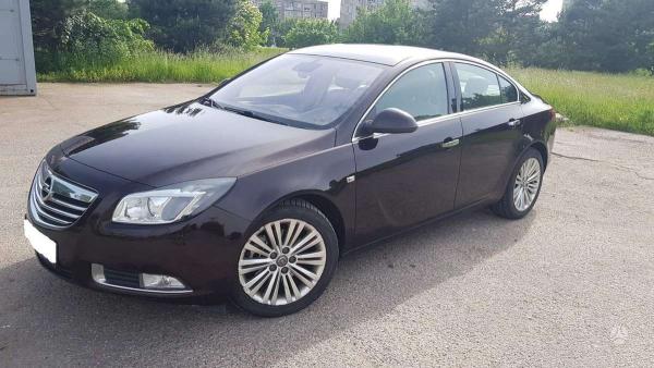 Brown Opel Insignia 2013 in Kaunas, with an engine capacity of 1.96 L and mileage of 241 thousand km for 3500 €, photo 1 on AUTOMOTO.COM.LV