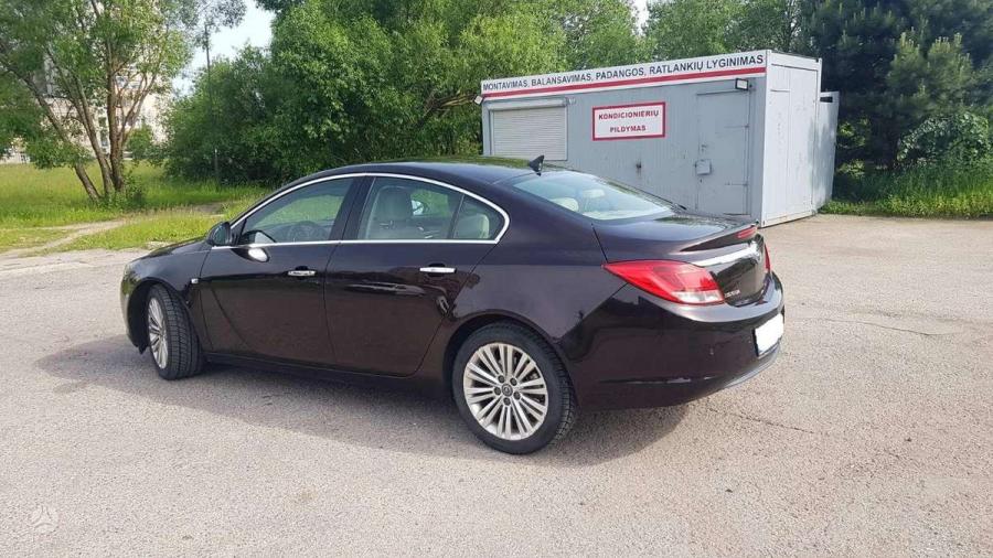 Brown Opel Insignia 2013 in Kaunas, with an engine capacity of 1.96 L and mileage of 241 thousand km for 3500 €, photo 4 on AUTOMOTO.COM.LV