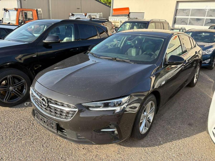 Brown Opel Insignia 2020 in Utena, with an engine capacity of 2.00 L and mileage of 210 thousand km for 8950 €, photo 1 on AUTOMOTO.COM.LV