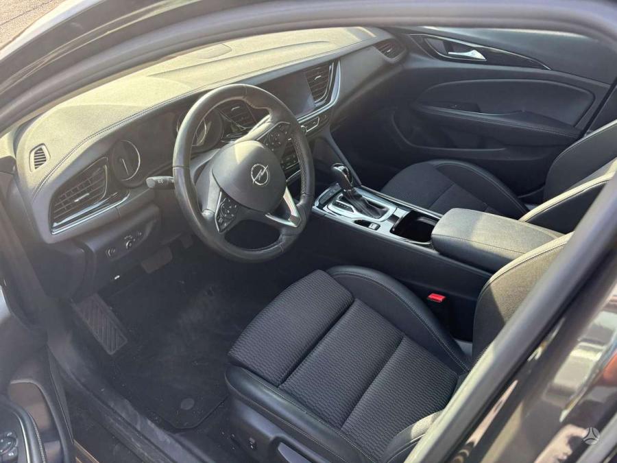Brown Opel Insignia 2020 in Utena, with an engine capacity of 2.00 L and mileage of 210 thousand km for 8950 €, photo 4 on AUTOMOTO.COM.LV