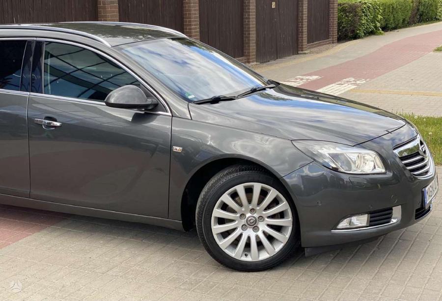 Brown Opel Insignia 2009 in Marijampole, with an engine capacity of 1.96 L and mileage of 278 thousand km for 4350 €, photo 5 on AUTOMOTO.COM.LV