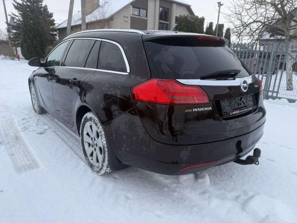 Brown Opel Insignia 2010 in Panevezys, with an engine capacity of 1.96 L and mileage of 228 thousand km for 3650 €, photo 3 on AUTOMOTO.COM.LV