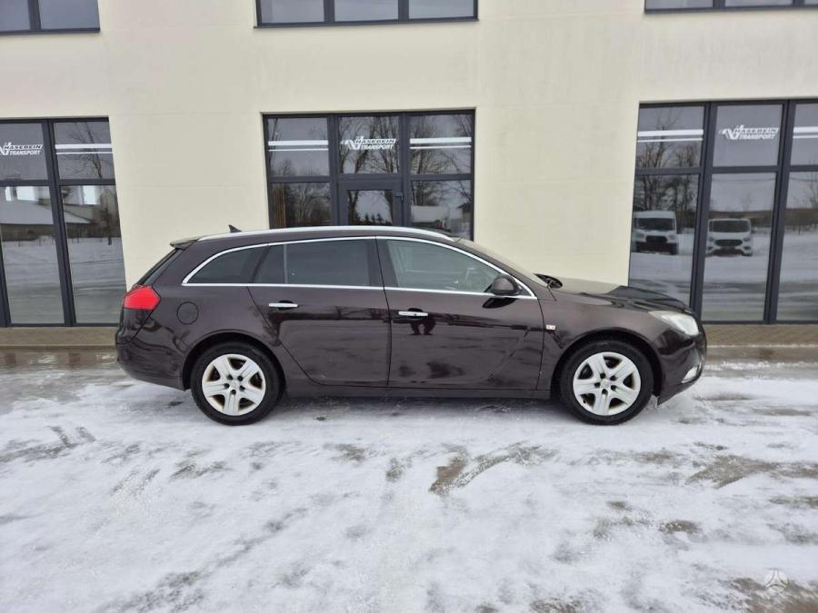 Brown Opel Insignia 2011 in Marijampole, with an engine capacity of 1.96 L and mileage of 240 thousand km for 3000 €, photo 4 on AUTOMOTO.COM.LV