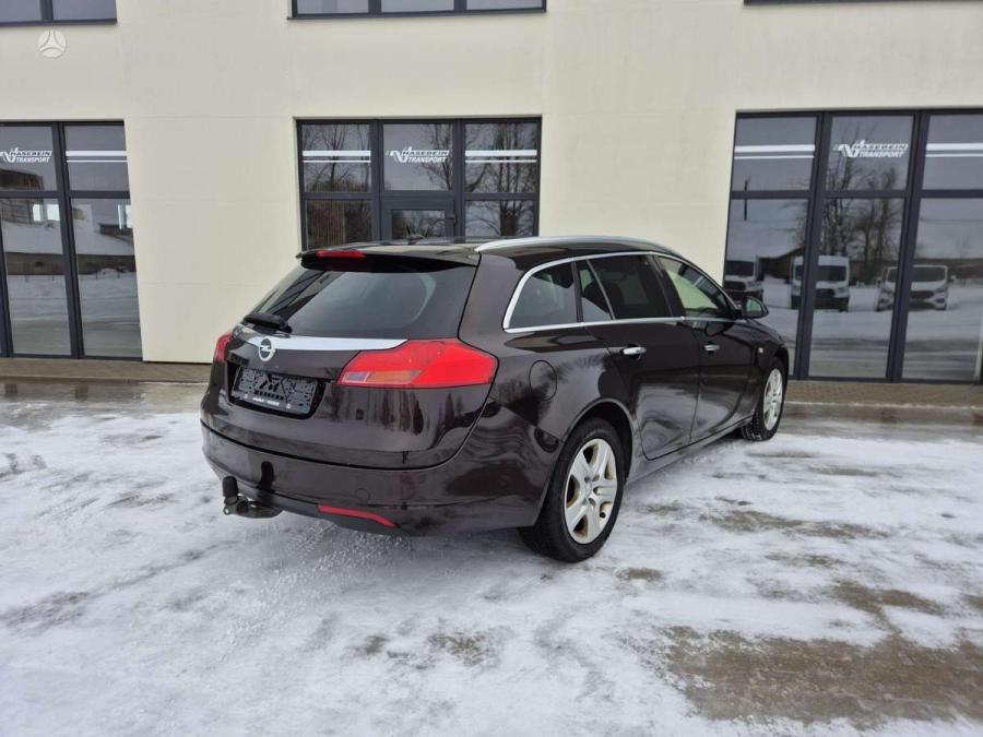 Brown Opel Insignia 2011 in Marijampole, with an engine capacity of 1.96 L and mileage of 240 thousand km for 3000 €, photo 8 on AUTOMOTO.COM.LV