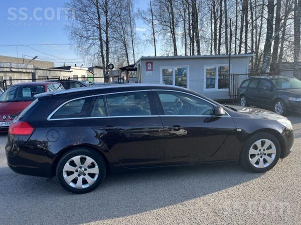 Brown Opel Insignia 2011 in Riga, with an engine capacity of 2.00 L and mileage of 0 thousand km for 4700 €, photo 5 on AUTOMOTO.COM.LV