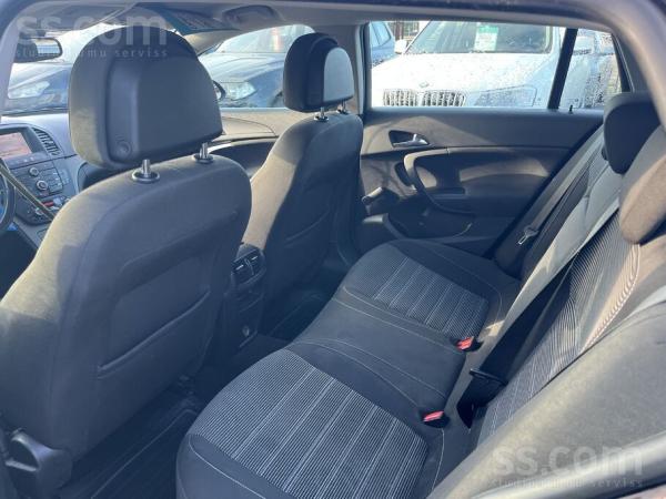 Brown Opel Insignia 2011 in Riga, with an engine capacity of 2.00 L and mileage of 0 thousand km for 4700 €, photo 10 on AUTOMOTO.COM.LV