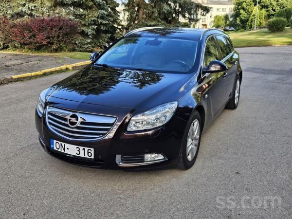 Brown Opel Insignia 2011 in Jekabpils, with an engine capacity of 2.00 L and mileage of 211 thousand km for 5490 €, photo 2 on AUTOMOTO.COM.LV