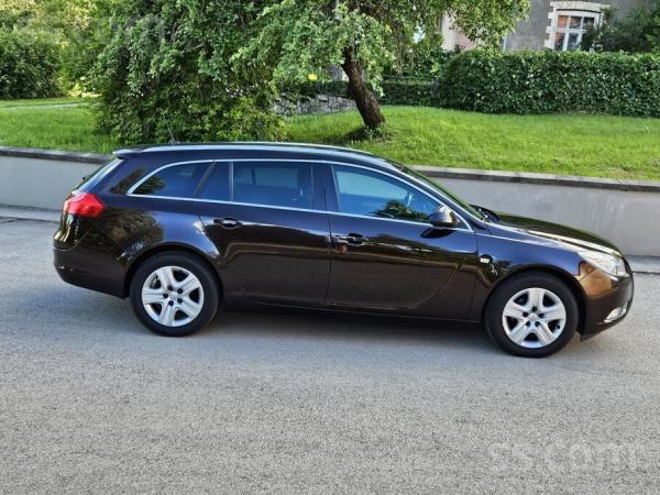 Brown Opel Insignia 2011 in Jekabpils, with an engine capacity of 2.00 L and mileage of 211 thousand km for 5490 €, photo 5 on AUTOMOTO.COM.LV