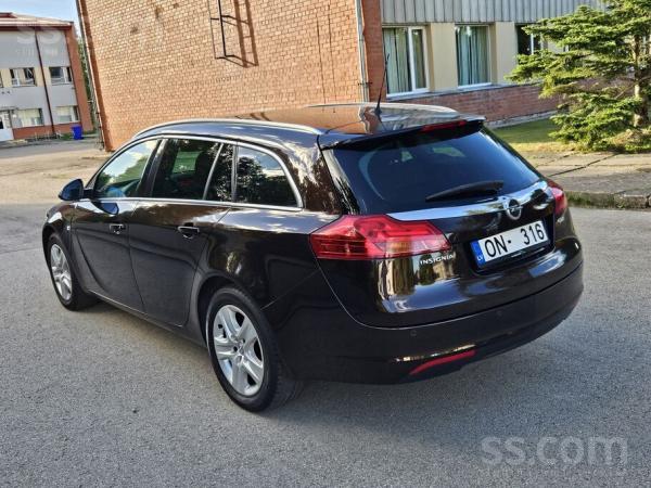 Brown Opel Insignia 2011 in Jekabpils, with an engine capacity of 2.00 L and mileage of 211 thousand km for 5490 €, photo 9 on AUTOMOTO.COM.LV