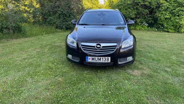 Brown Opel Insignia 2011 in Vilnius, with an engine capacity of 1.96 L and mileage of 197 thousand km for 3600 €, photo 2 on AUTOMOTO.COM.LV