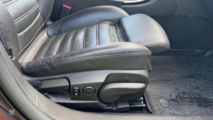 Brūns Opel Insignia 2011 Viļņa, ar dzinēja tilpumu 1.96 L un nobraukumu 197 tūkst. km par 3600 €, foto 12 vietnē AUTOMOTO.COM.LV
