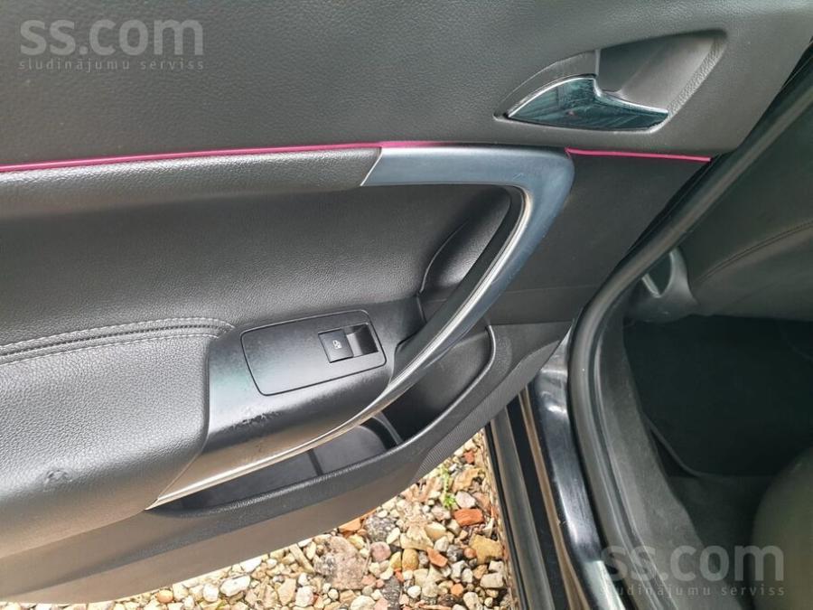Brown Opel Insignia 2011 in Cesis, with an engine capacity of 2.00 L and mileage of 0 thousand km for 4900 €, photo 19 on AUTOMOTO.COM.LV