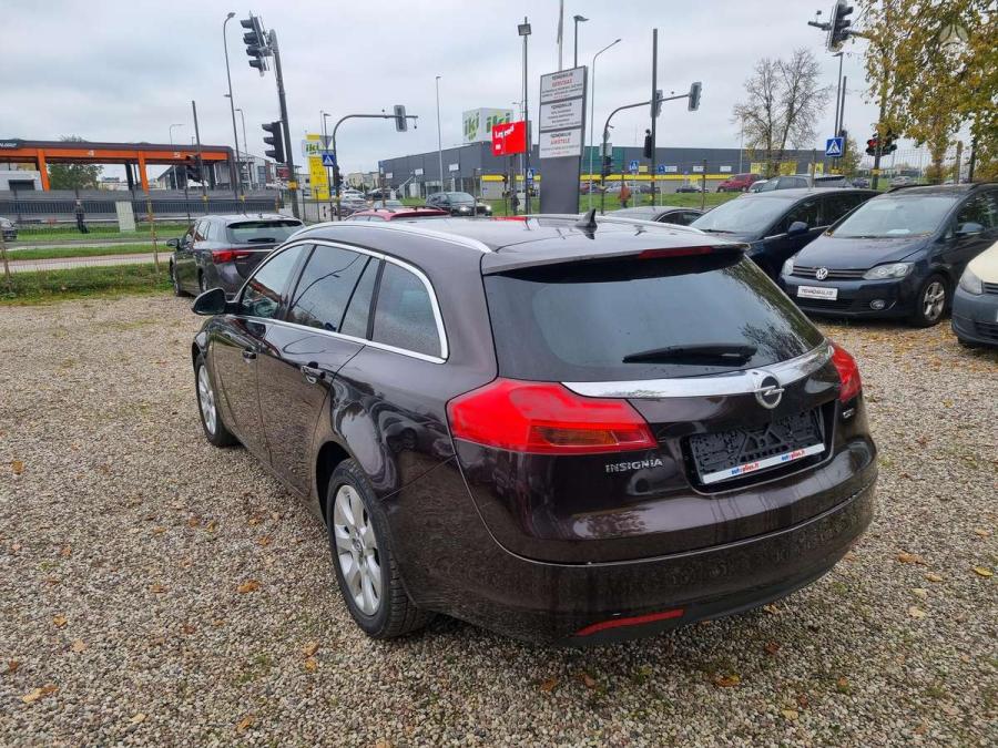 Brown Opel Insignia 2011 in Kaunas, with an engine capacity of 2.00 L and mileage of 250 thousand km for 2300 €, photo 4 on AUTOMOTO.COM.LV