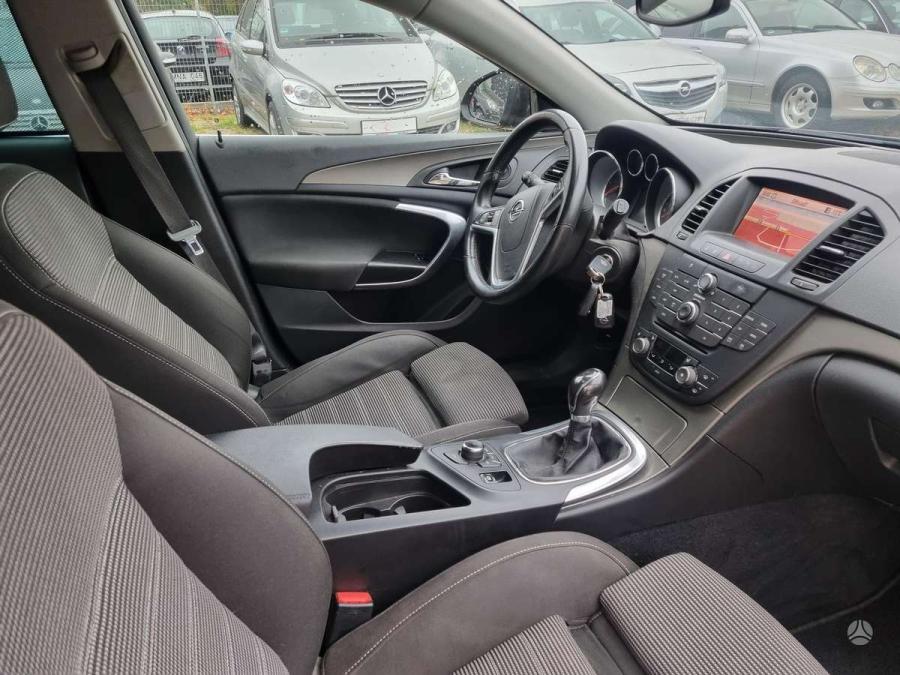 Brown Opel Insignia 2011 in Kaunas, with an engine capacity of 2.00 L and mileage of 250 thousand km for 2300 €, photo 6 on AUTOMOTO.COM.LV