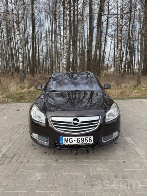 Brown Opel Insignia 2012 in Riga, with an engine capacity of 2.00 L and mileage of 253 thousand km for 3000 €, photo  on AUTOMOTO.COM.LV
