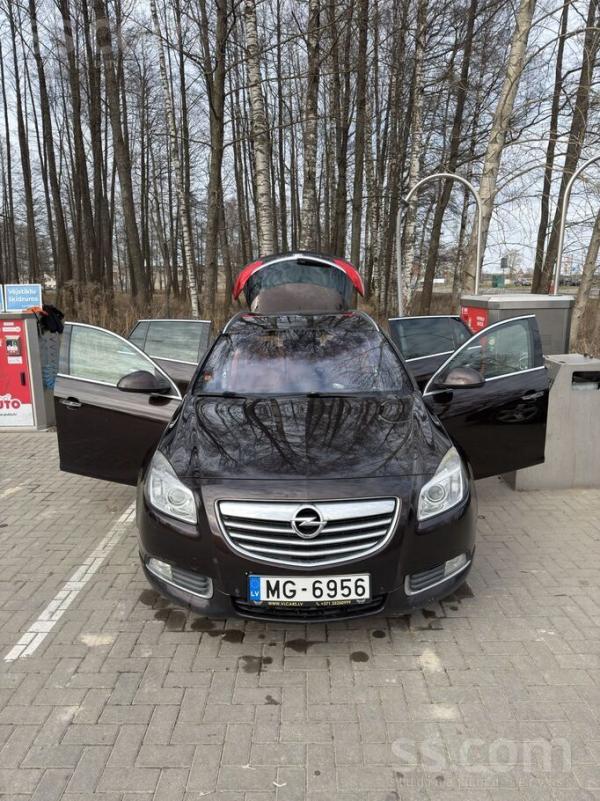 Brown Opel Insignia 2012 in Riga, with an engine capacity of 2.00 L and mileage of 253 thousand km for 2500 €, photo 5 on AUTOMOTO.COM.LV