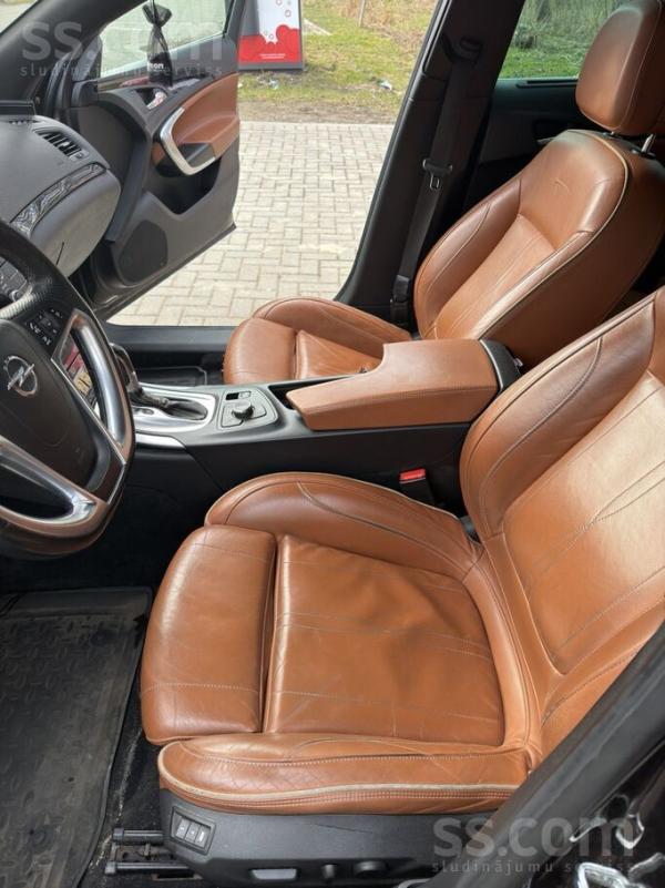 Brown Opel Insignia 2012 in Riga, with an engine capacity of 2.00 L and mileage of 253 thousand km for 2500 €, photo 10 on AUTOMOTO.COM.LV