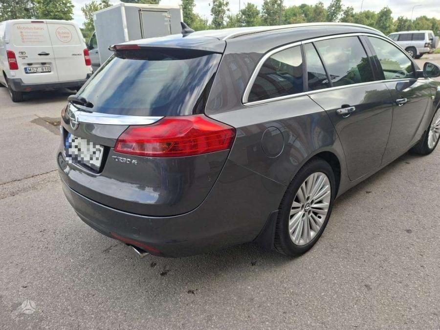 Brown Opel Insignia 2012 in Kaunas, with an engine capacity of 2.00 L and mileage of 183 thousand km for 4250 €, photo 8 on AUTOMOTO.COM.LV