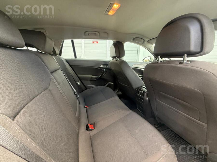 Brown Opel Insignia 2012 in Riga, with an engine capacity of 2.00 L and mileage of 217 thousand km for 2850 €, photo 8 on AUTOMOTO.COM.LV