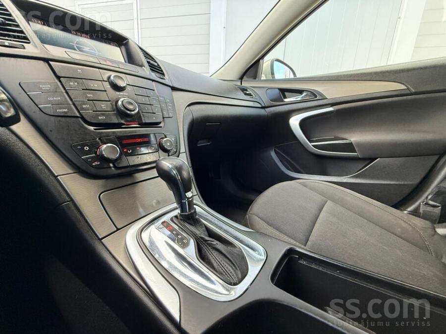 Brown Opel Insignia 2012 in Riga, with an engine capacity of 2.00 L and mileage of 217 thousand km for 2850 €, photo 10 on AUTOMOTO.COM.LV