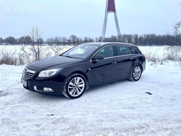 Brown Opel Insignia 2013 in Riga, with an engine capacity of 2.00 L and mileage of 293 thousand km for 6000 €, photo 1 on AUTOMOTO.COM.LV