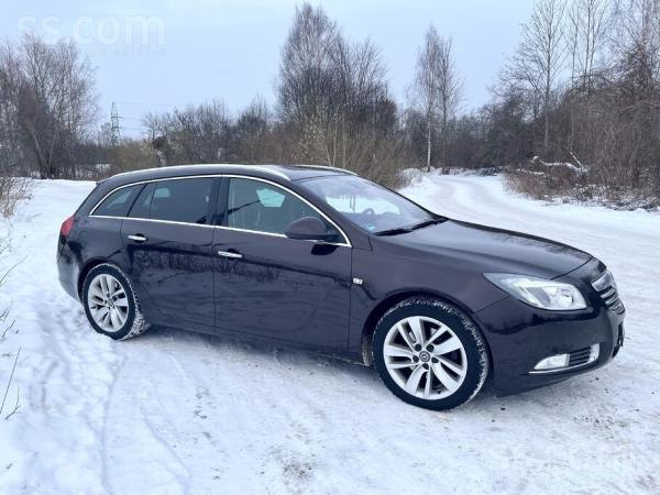 Brown Opel Insignia 2013 in Riga, with an engine capacity of 2.00 L and mileage of 293 thousand km for 6000 €, photo 6 on AUTOMOTO.COM.LV