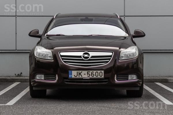Brown Opel Insignia 2013 in Riga, with an engine capacity of 2.00 L and mileage of 230 thousand km for 3990 €, photo 2 on AUTOMOTO.COM.LV